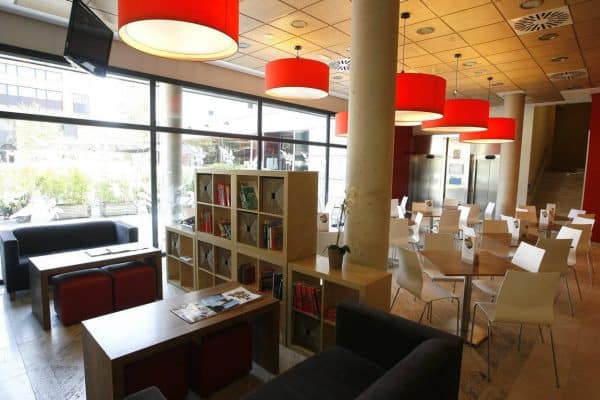 Cafe Bar. - Travelodge Hoteles España